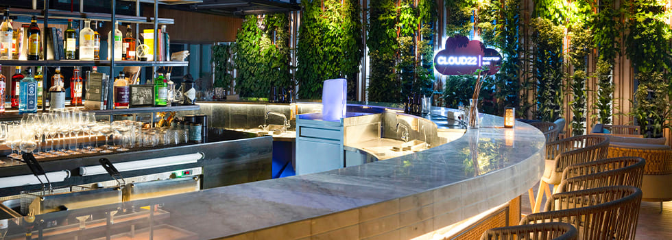 BCA - Cloud22 Rooftop Bar – DoubleTree by Hilton Surabaya - Beli 1 ...