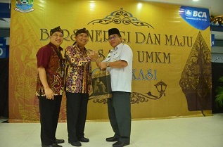 BCA - BCA Gelar Pembinaan UMKM di Bekasi Untuk Tingkatkan Peran UMKM - BCA
